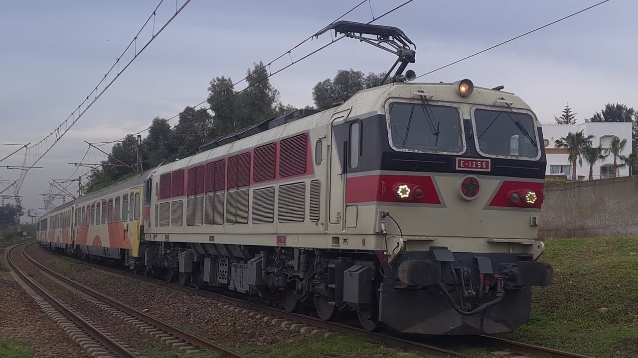 ONCF E-1255 assurant le TL 903 entrant les Facultés vers Khouribga ...