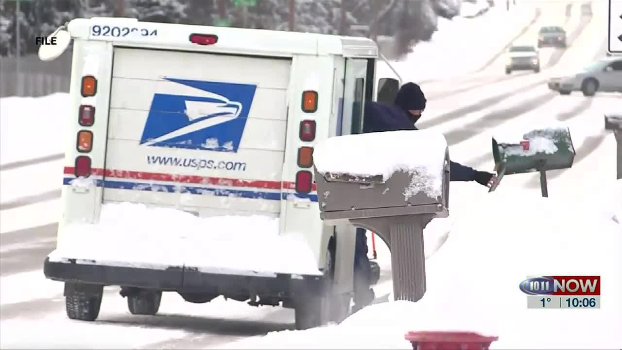 USPS delivers mail through snow - YouTube