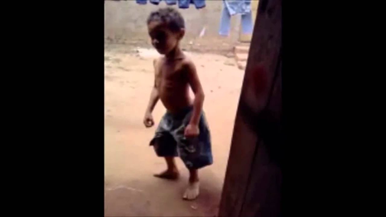 Menino dançando forró Muito engraçado kkk - YouTube