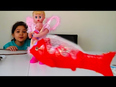 Umreden Gelen Hediyelerim: Şarkı Söyleyen Oyuncak Bebek, Kırmızı Balık | Kız Oyuncakları