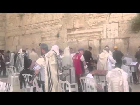 Wailing And Crying Heard At The Wailing Wall Of Jerusalem - YouTube