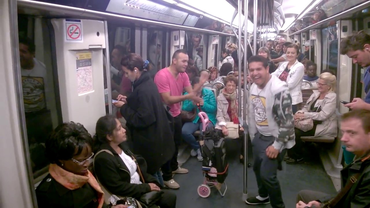 Paris crowded Metro busking with style - YouTube