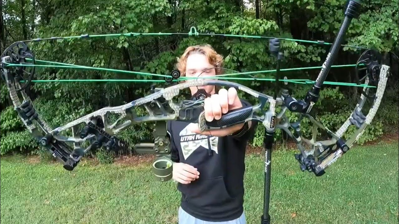 Bow huntin setup! Hoyt Axius Ultra! #badtothebone - YouTube