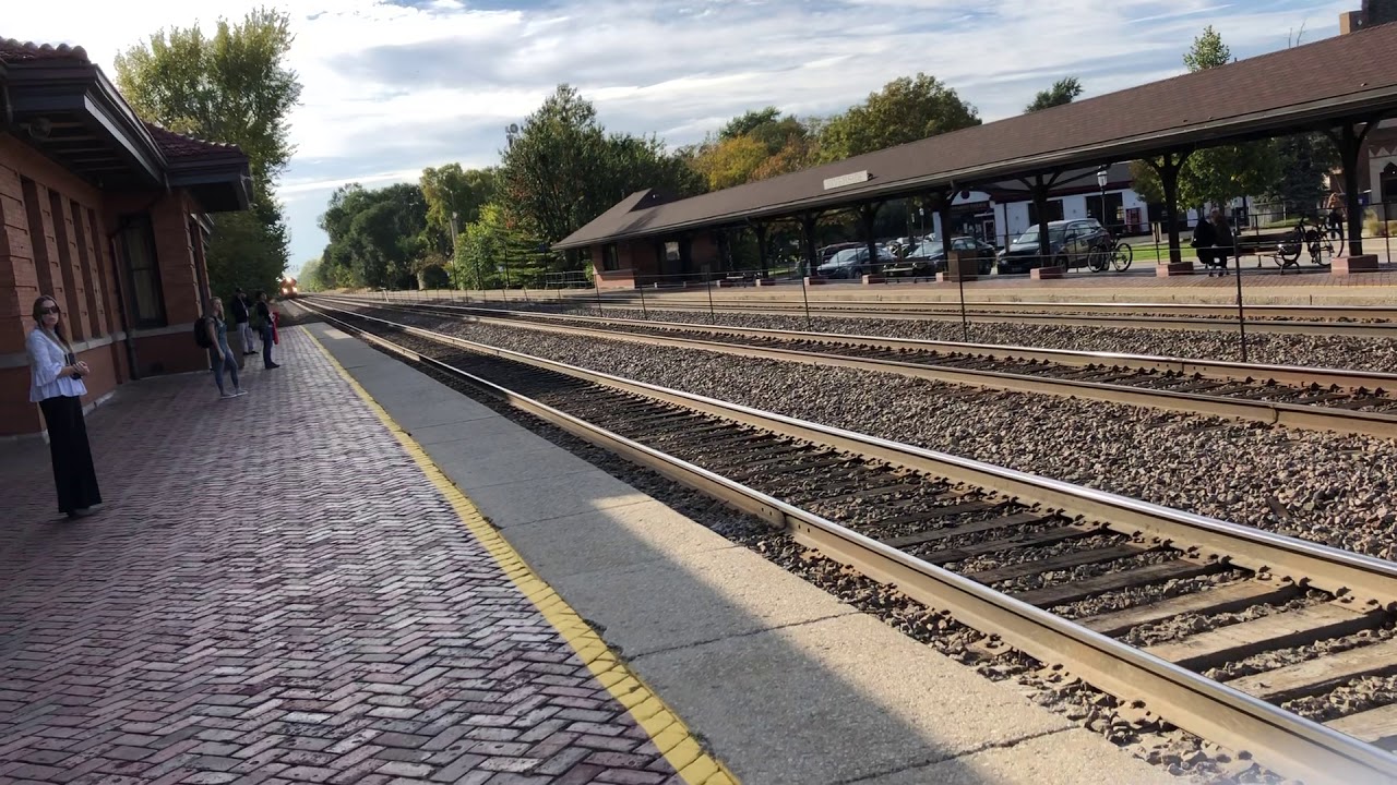 Inbound Metra 113 Arrives and Departs Riverside IL - YouTube