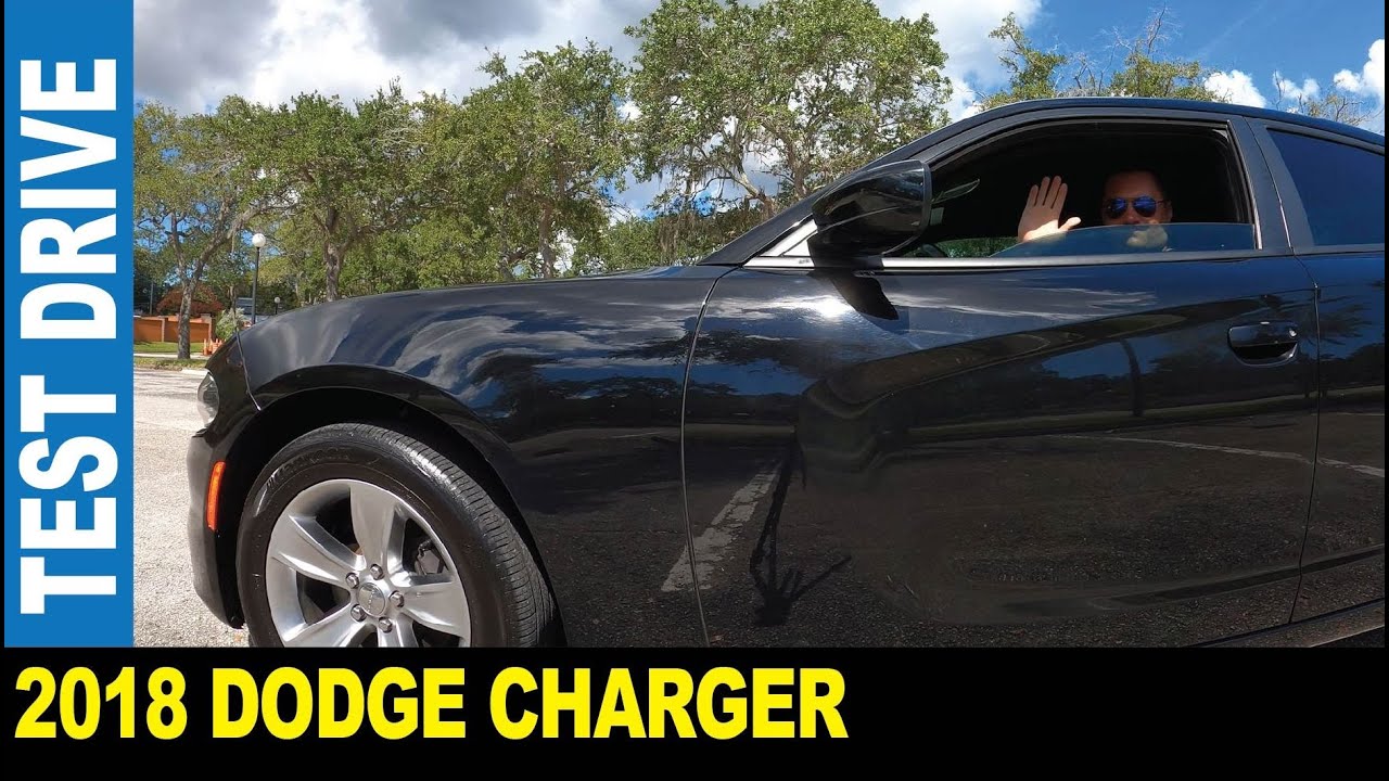 2018 Dodge Charger SXT 3.6L V6 engine 4-door American full-size sedan ...