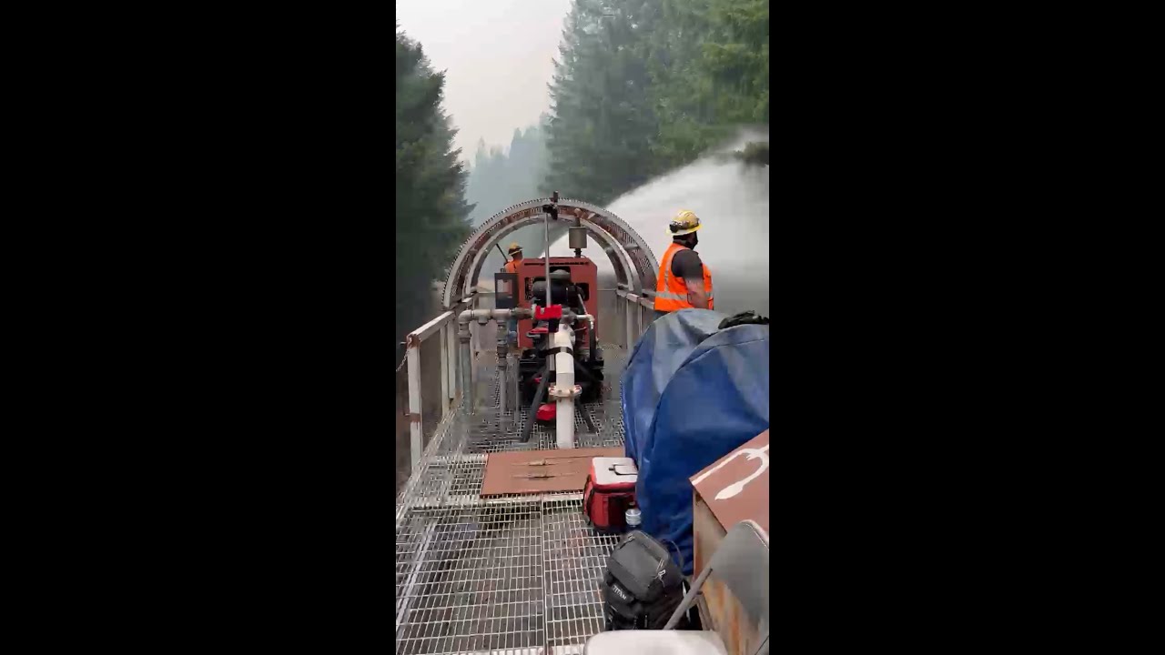 Union Pacific Fire Train on the Cedar Creek Fire - YouTube