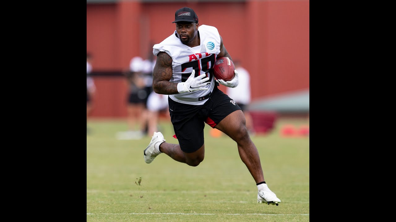 Atlanta Falcons Running Back Mike Davis Has Massive Thighs - YouTube