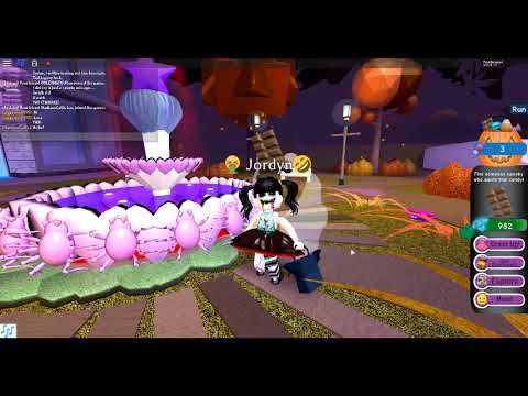 Royale High Fountain - YouTube