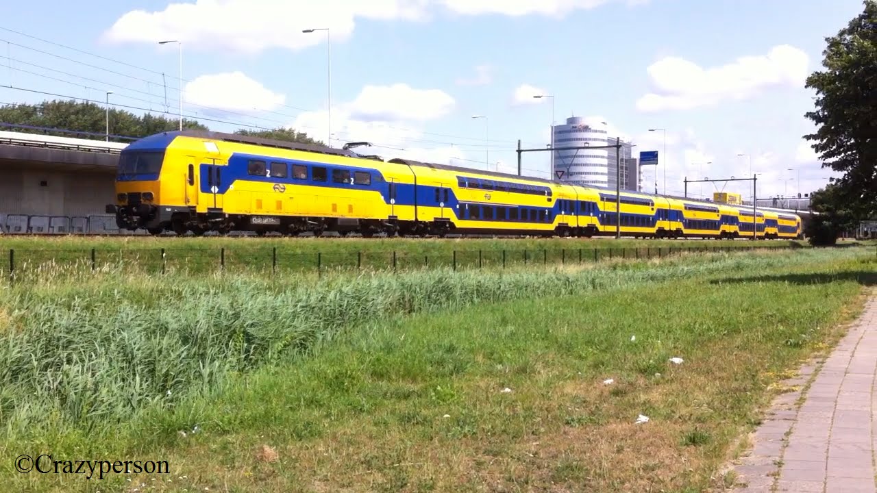 NS DDZ trein langs Houtsingel nabij station Zoetermeer richting Utrecht ...