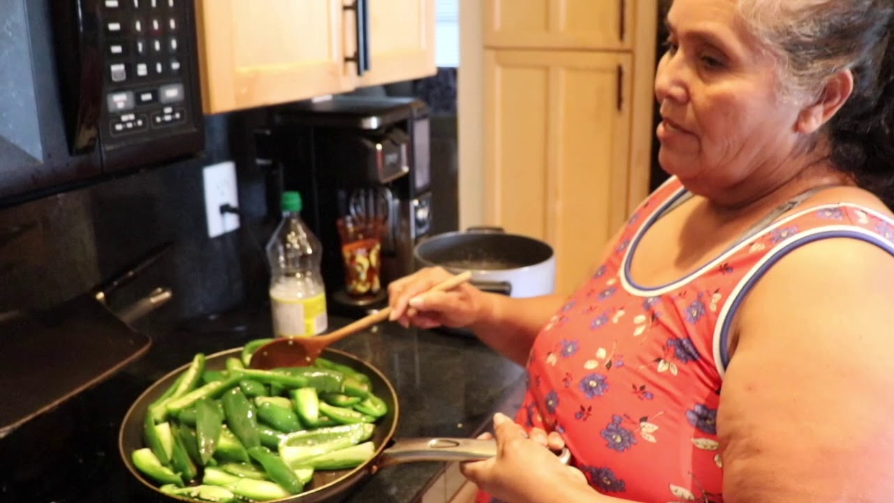 Cómo hacer chiles curtidos o chiles en vinagre fácil y rápido - YouTube