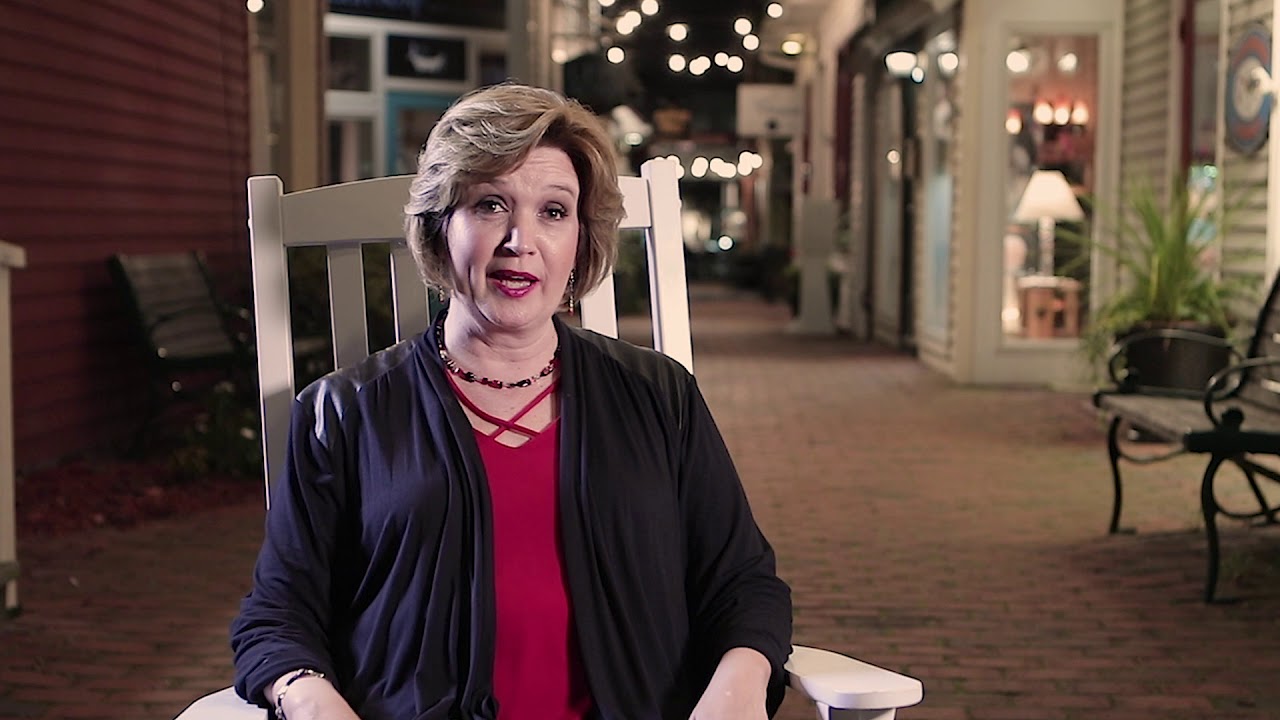 Elizabeth McCain - "A Lesbian Belle Tells" - YouTube