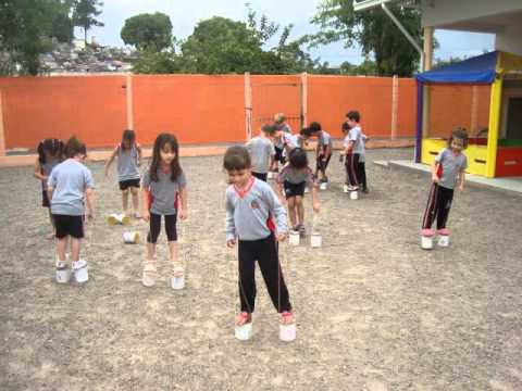 Brincadeira do pé de lata - YouTube