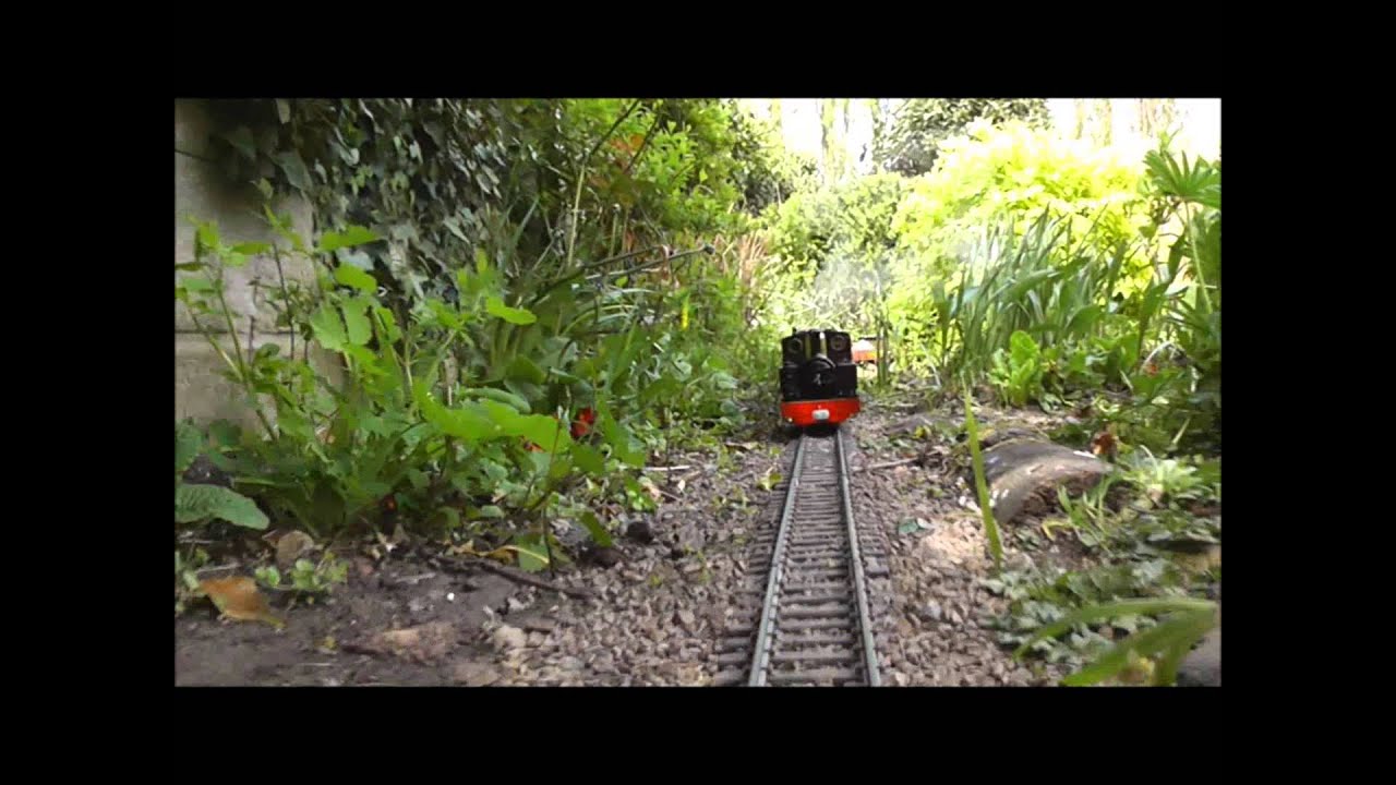 Roundhouse "Russell" on garden line. - YouTube