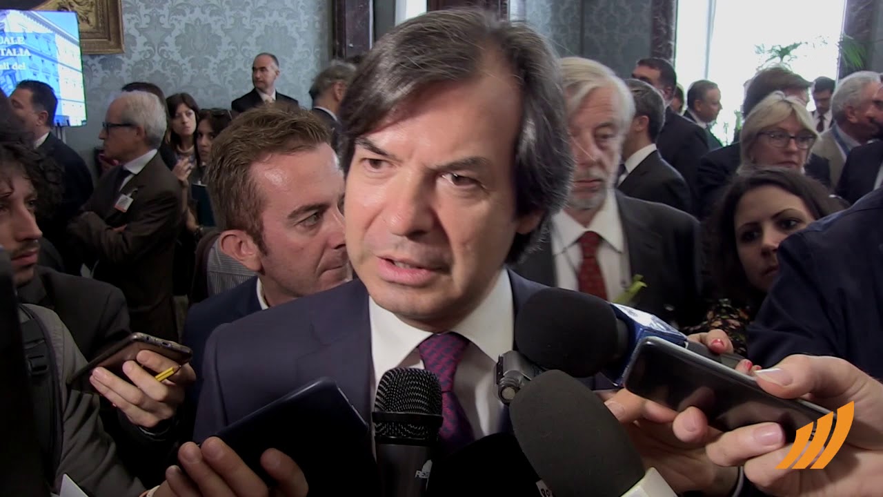 Intervista a Carlo Messina, AD Intesa Sanpaolo - YouTube