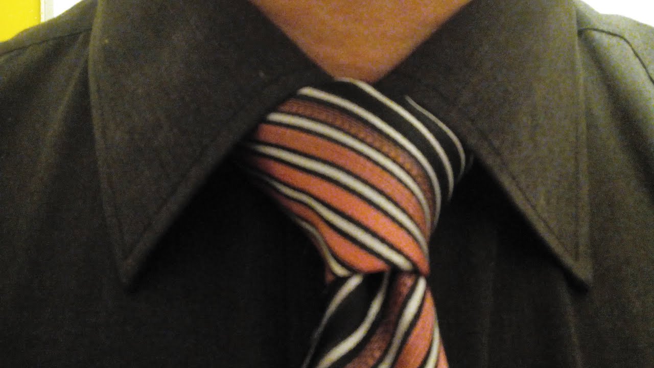 Il nodo mezzo Windsor. Come annodare la cravatta. - YouTube