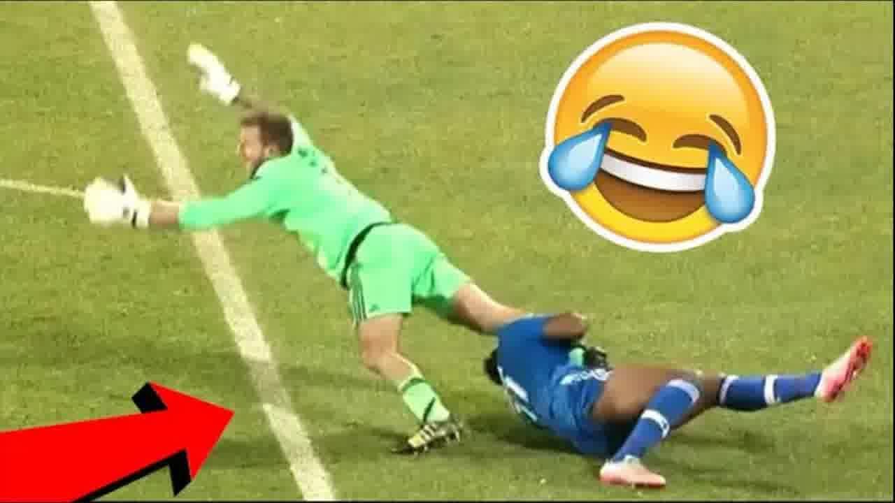 🕺2025 FUNNIEST FOOTBALL VIDEOS #footballskills #highlight - YouTube