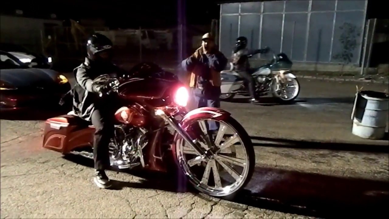Custom Harley Davidson Bagger Drag Racing - YouTube