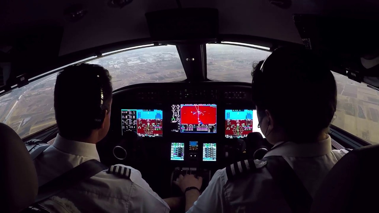 MMTO Approach and Landing - Bombardier Learjet 75 - YouTube