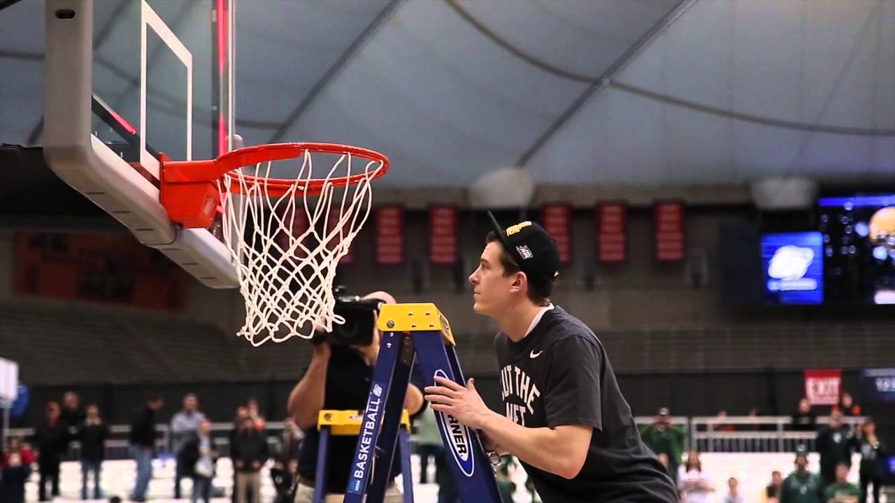 Watch as Michigan State's Tom Izzo, players cut down the nets after ...