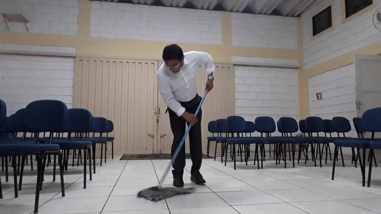 Passando o pano no piso da casa de Deus - YouTube