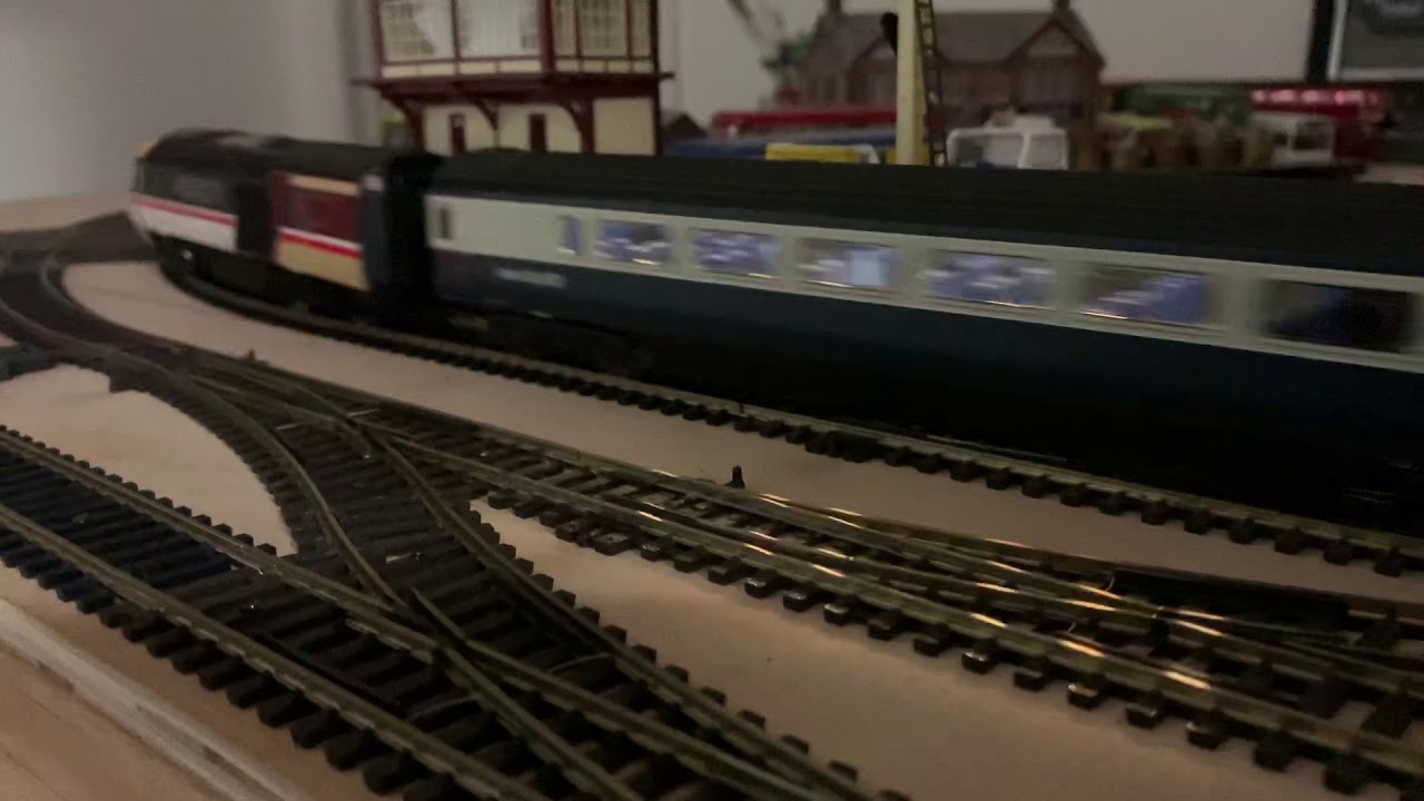 Hornby HST Intercity 125 Swallow, 43103, 43194 DCC Sound and light up ...