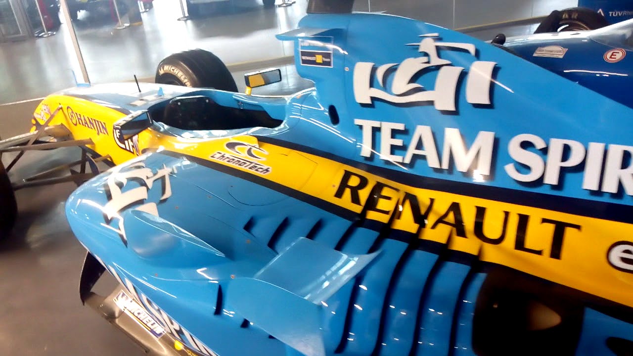 Renault R25 formula 1 car up close - YouTube