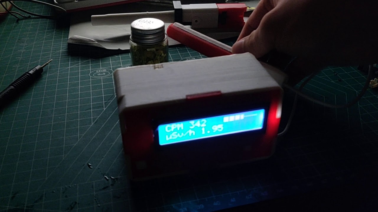 3D printed Geiger counter With 365nm UV lamp. Autunite - YouTube