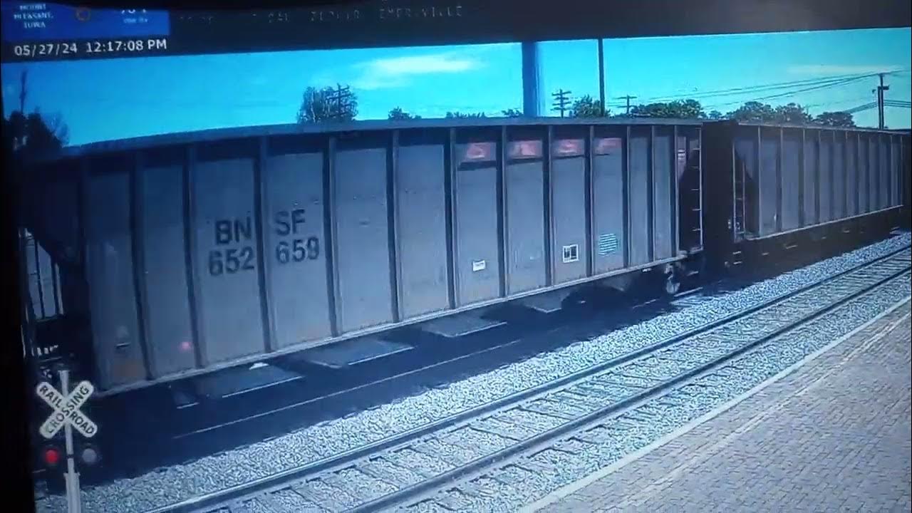 BNSF 6420 leads empty coal westbound in Mt Pleasant IA - YouTube