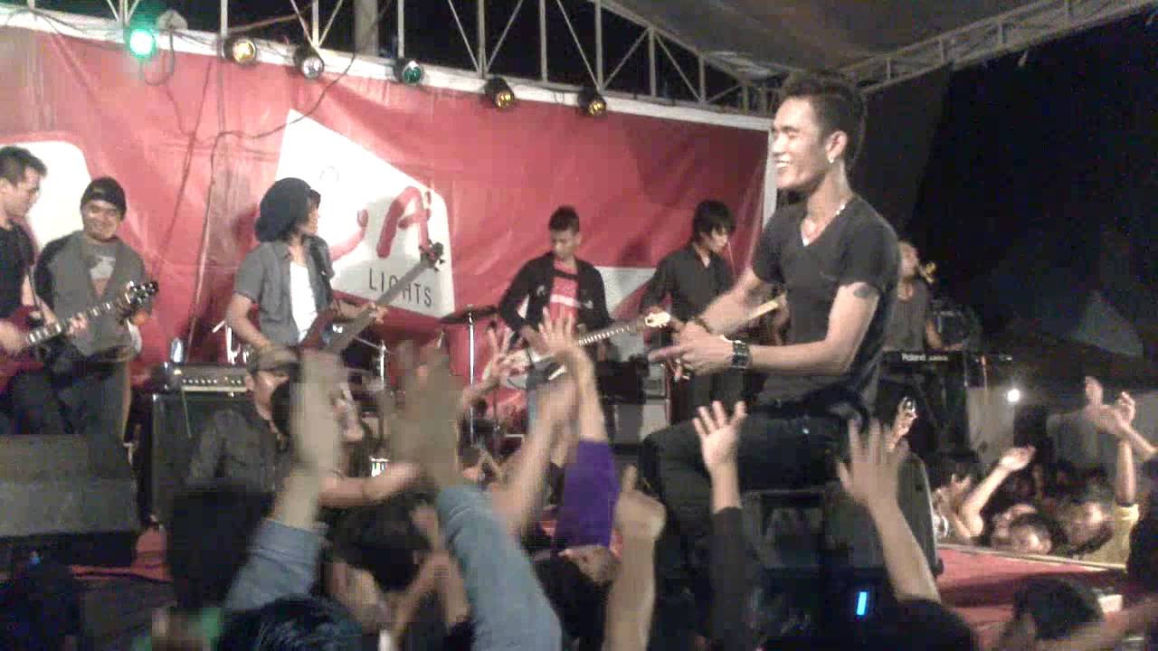 Sembilan band cemara live at cirebon - YouTube