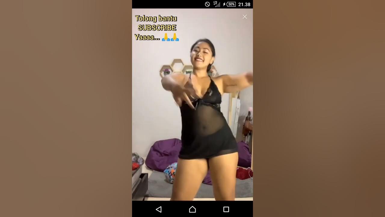Novitasari SH goyang hot terbaru Bigo hot live cewek sexy montok bohay janda sange tante semok ...