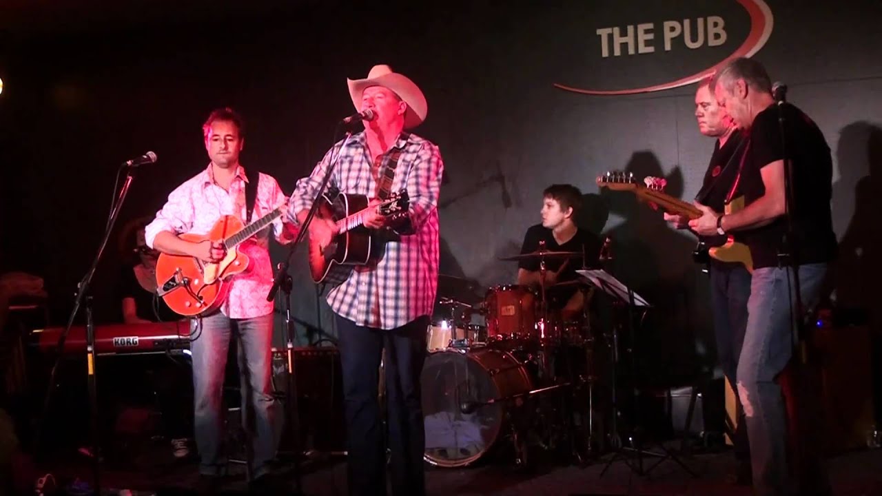 Peter Busher With Stuie French & Tommy Emmanuel - Roly Poly - YouTube