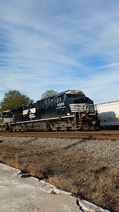 Super LOUD Pitch GE AC44C6M "Creepin down mtn" Norfolk Southern #4520 - #154 @rider22 - YouTube