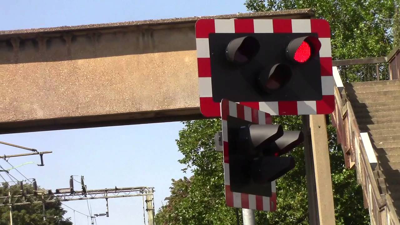Ware level crossing - YouTube