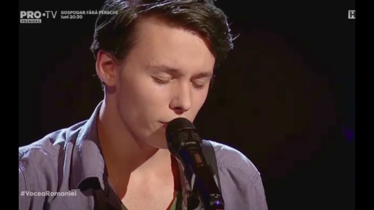 Vocea Romaniei 2017 - Andrei Barz (Sweater Weather) - YouTube