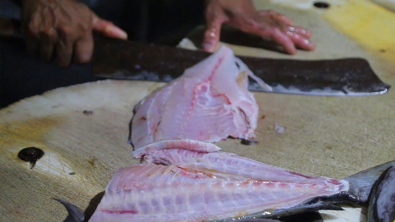 Filleting Fish - Black Pomfret | Fish fillet skills | Black pomfret ...