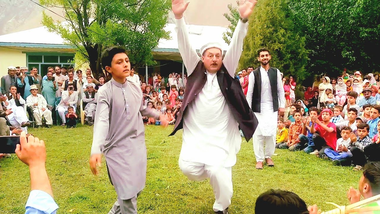Best Chitrali dance !! Garum ishtok !! Sarghuz ishtok !! - YouTube