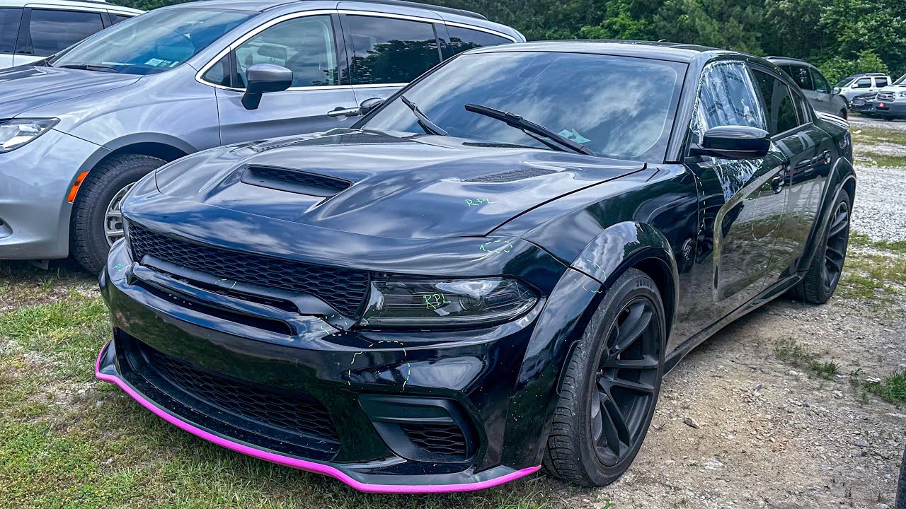 CUTTING UP IN TRAFFIC WITH TUNED HELLCAT - YouTube