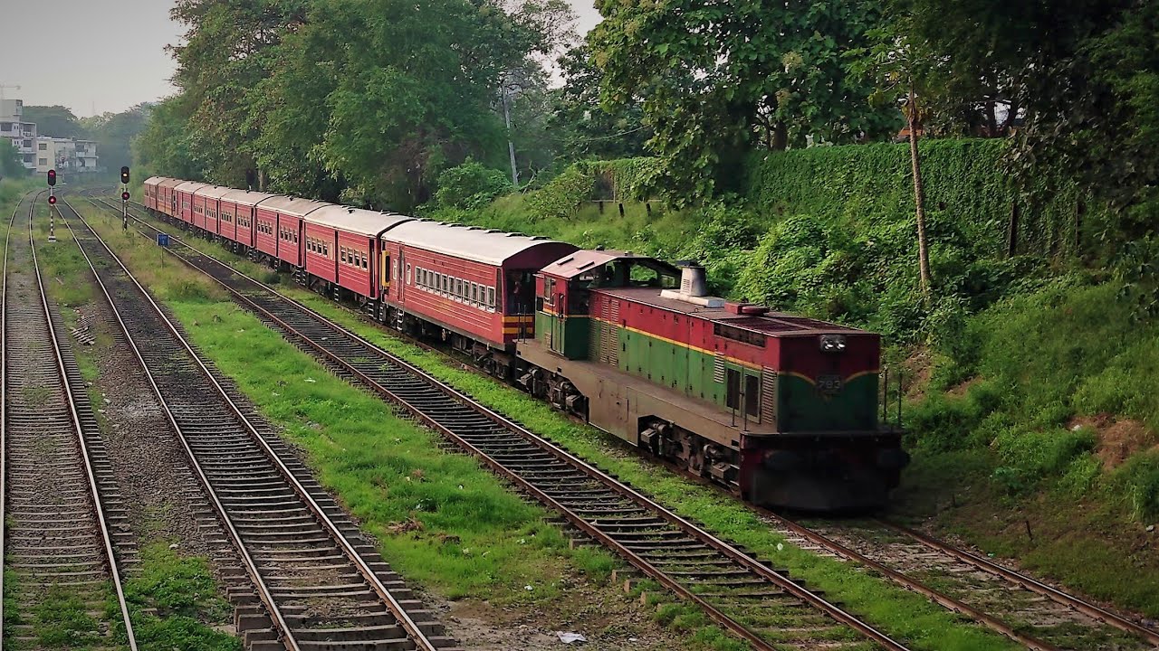 Kandy intercity express train moving to yard | class m6 diesel ...