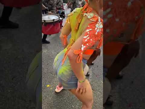 Big booty girl Twerking in jeans shorts #Twerking #hot #festival #dancing