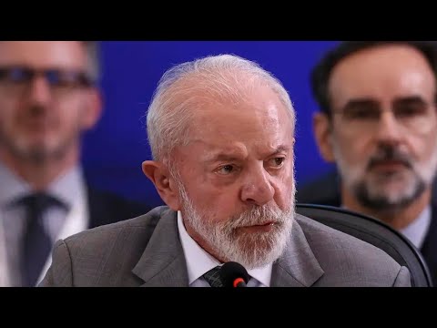 Lula surta com FIASCO no Data Folha! Culpa os assessores e ameaça demitir todos 