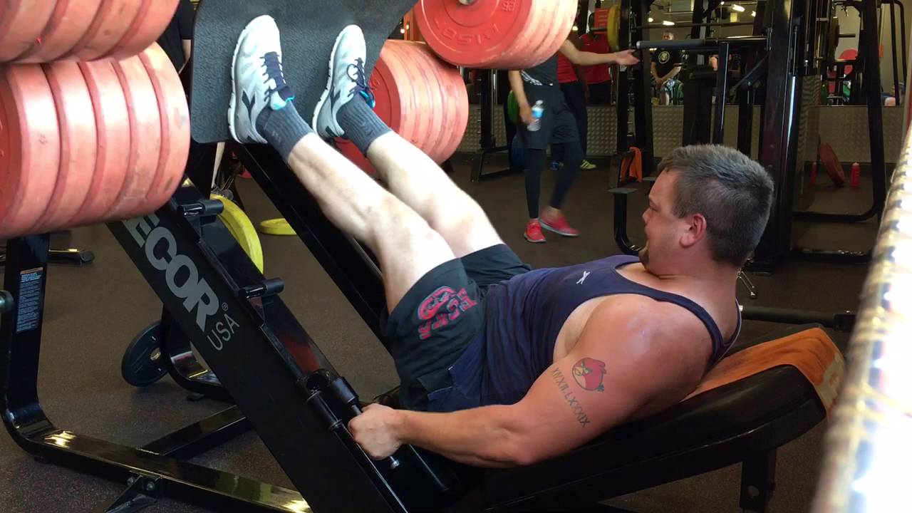 470kg leg press for a double! - YouTube