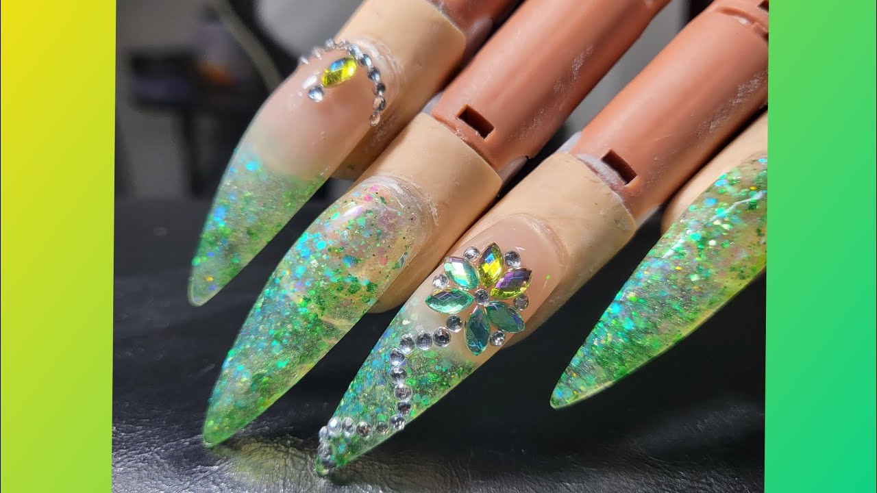 St. Patty's Glitter Nails - YouTube