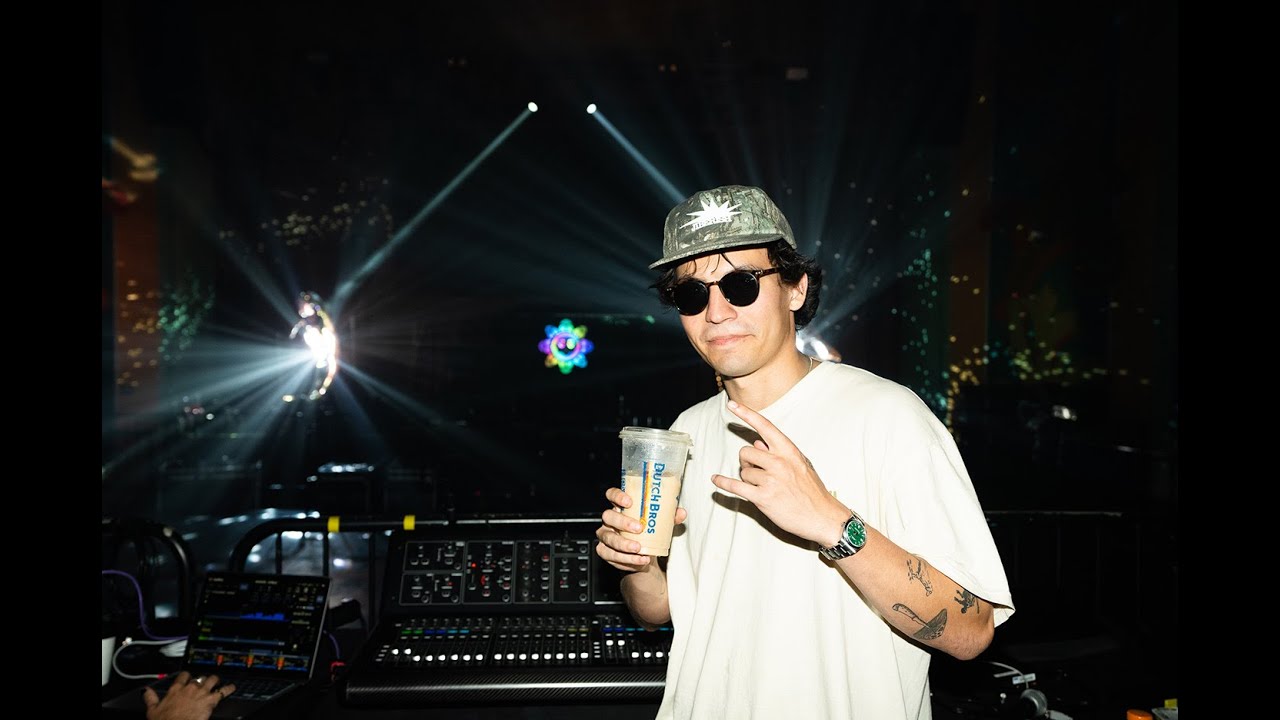 learning how to write my name in chico [DISCO DAYS #49] - YouTube