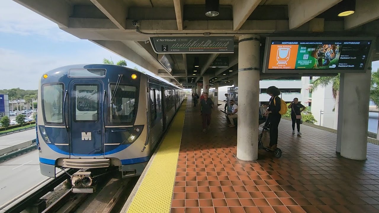 Miami Metrorail Northbound Orange Line train ride from Dadeland North ...