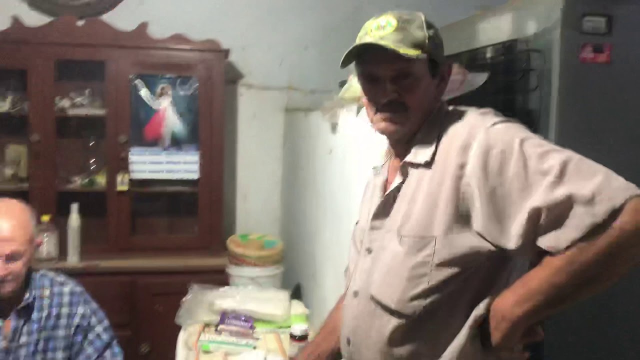 Aprendiendo a usar la raqueta - YouTube