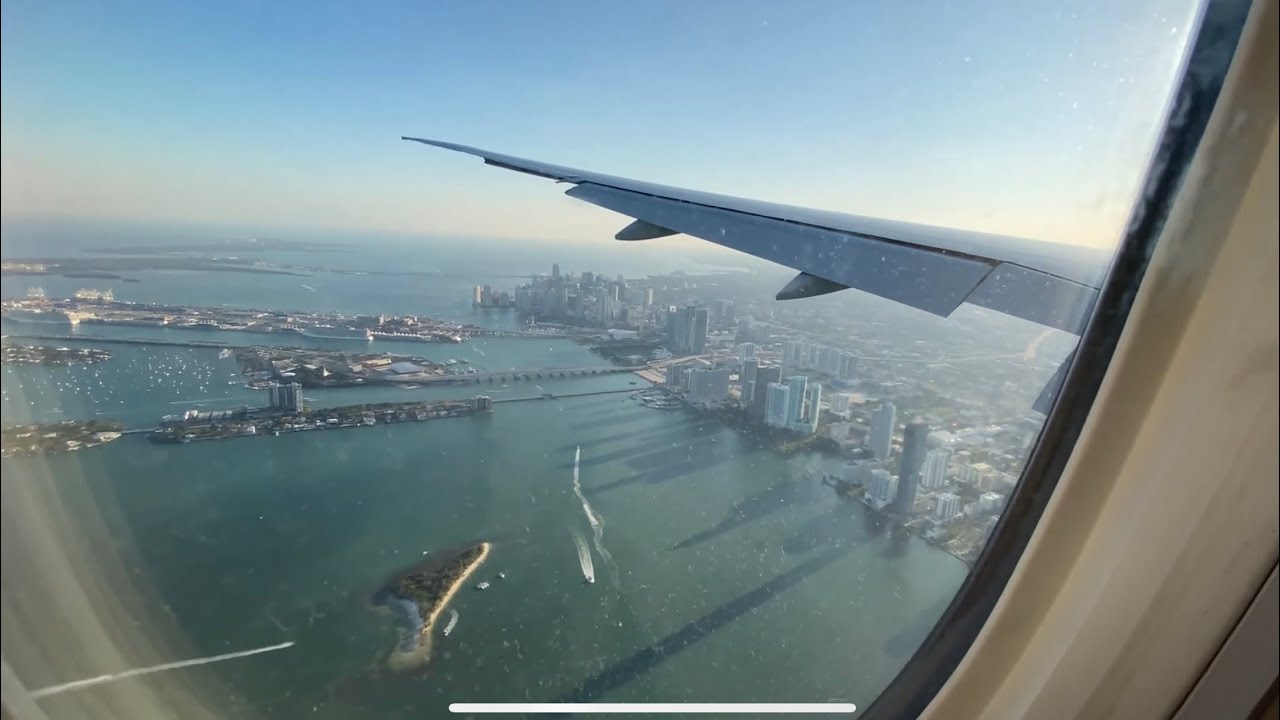 American Airlines Boeing 777-300 (ER) Wing View Landing KMIA Miami ...