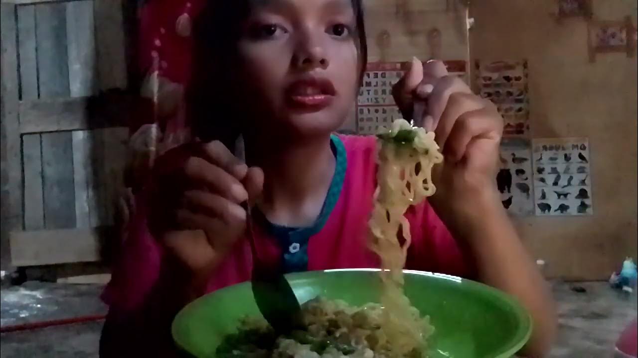 M Elsah Erika Mukbang indomie - YouTube