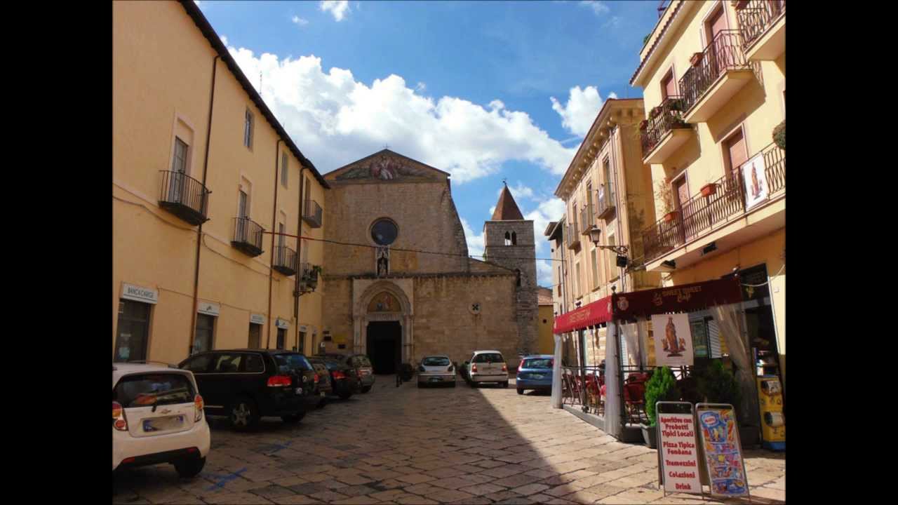 In der Altstadt von Fondi / in the historic center of Fondi - YouTube