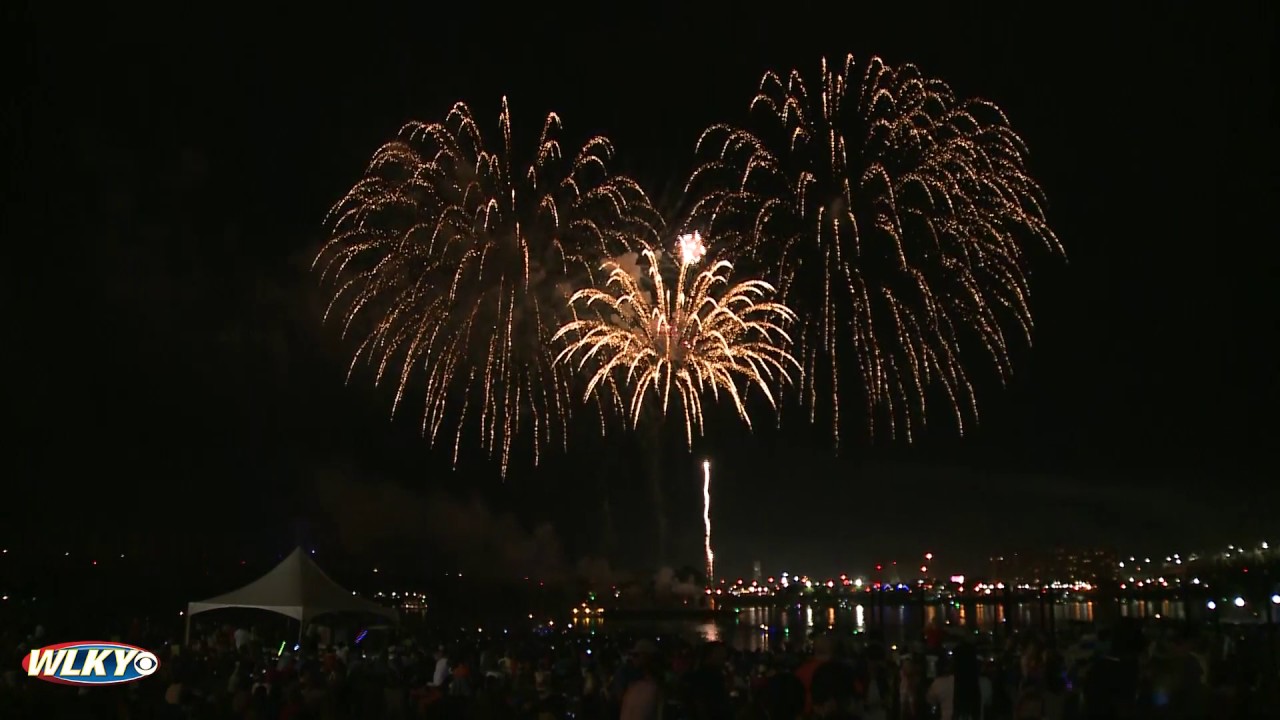 Fourth of July fireworks over the Ohio River - YouTube