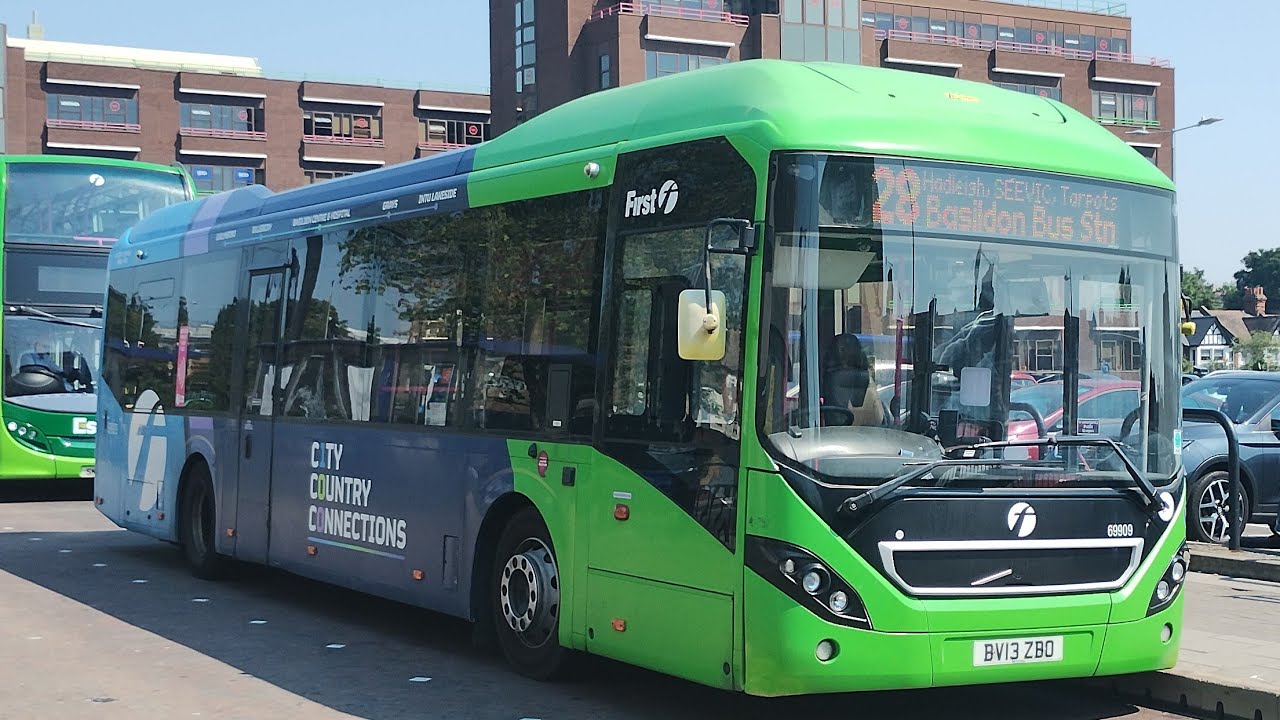 *Extremely Rare Loan* First Essex Volvo B5LH 7900H D5K BV13 ZBO 69909 ...